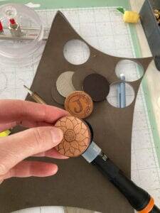 DIY Custom Leather PopSocket Cover - The Everyday Farmhouse