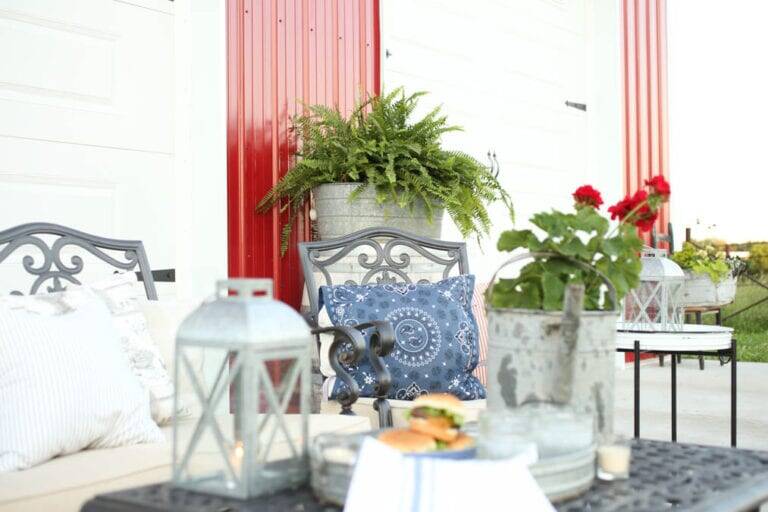 How to Choose Outdoor Barn Lights and Exterior Barn Decorating Ideas ...