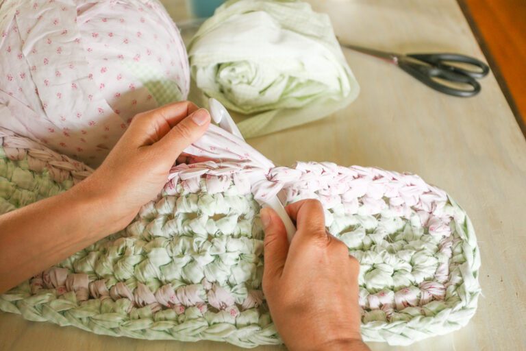 Crochet a Rag Rug for Beginners - The Everyday Farmhouse