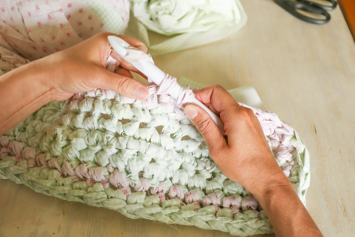 Crochet a Rag Rug for Beginners - The Everyday Farmhouse
