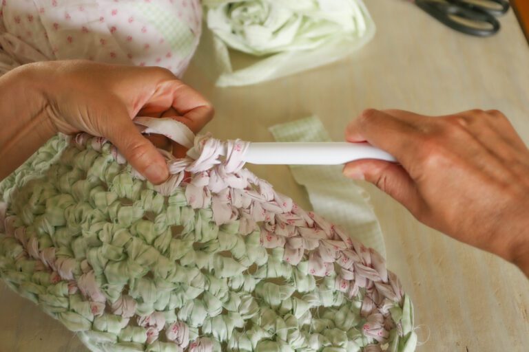 Crochet a Rag Rug for Beginners - The Everyday Farmhouse