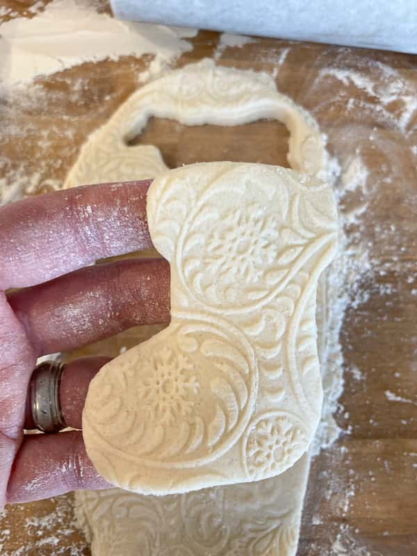 How to Make Beautiful Salt Dough Ornaments | Embossed or Molded - The ...
