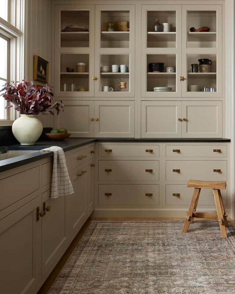 English Kitchen Design-Elements of Timeless Elegance - The Everyday ...