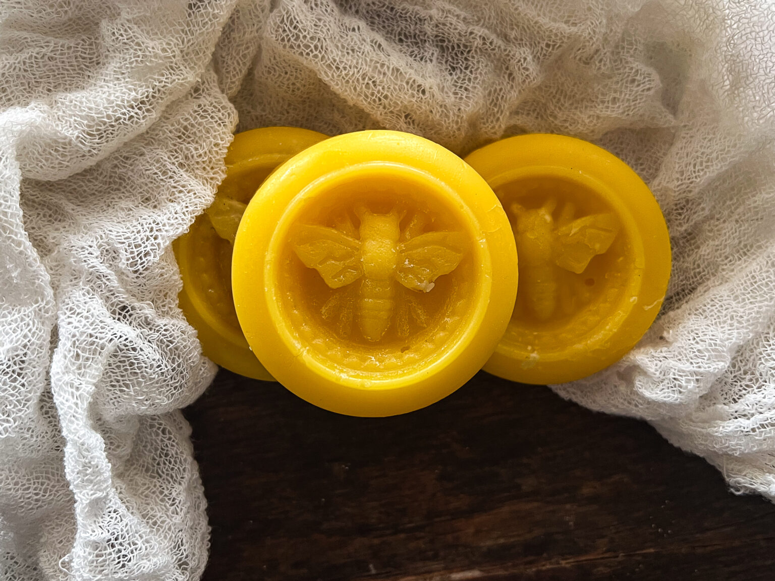 How to Render Beeswax at Home Step-by-Step - The Everyday Farmhouse