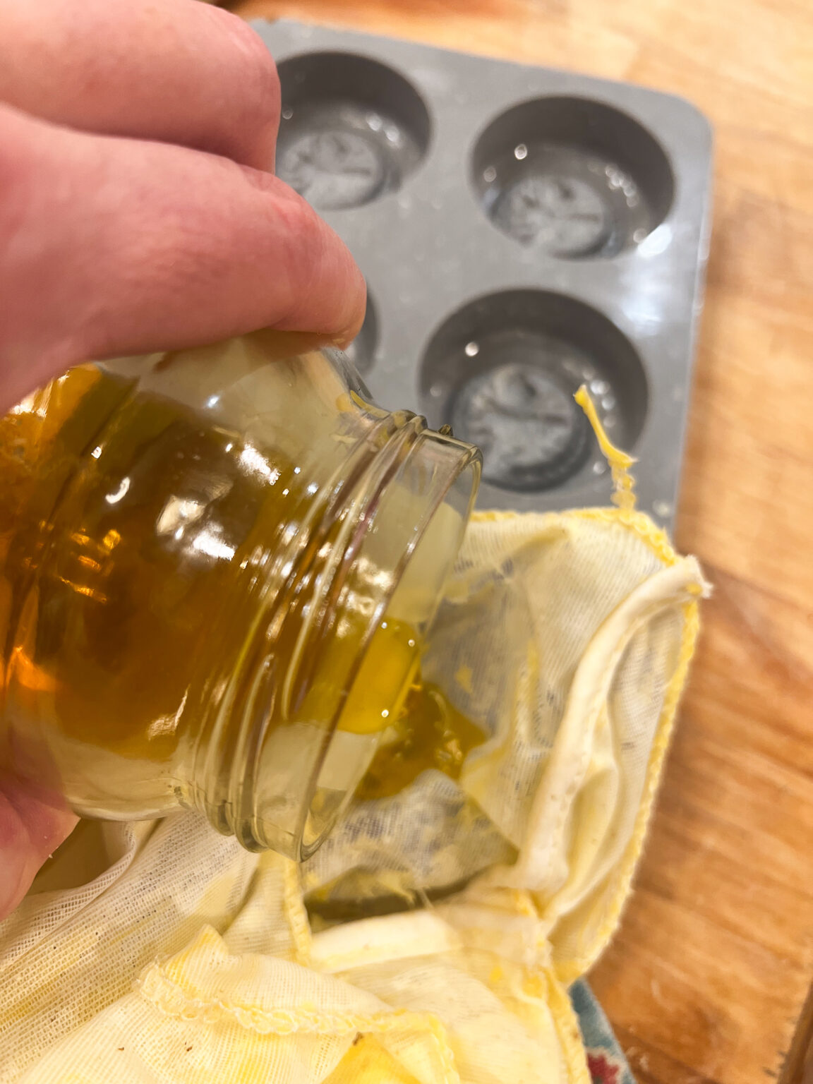 How to Render Beeswax at Home Step-by-Step - The Everyday Farmhouse