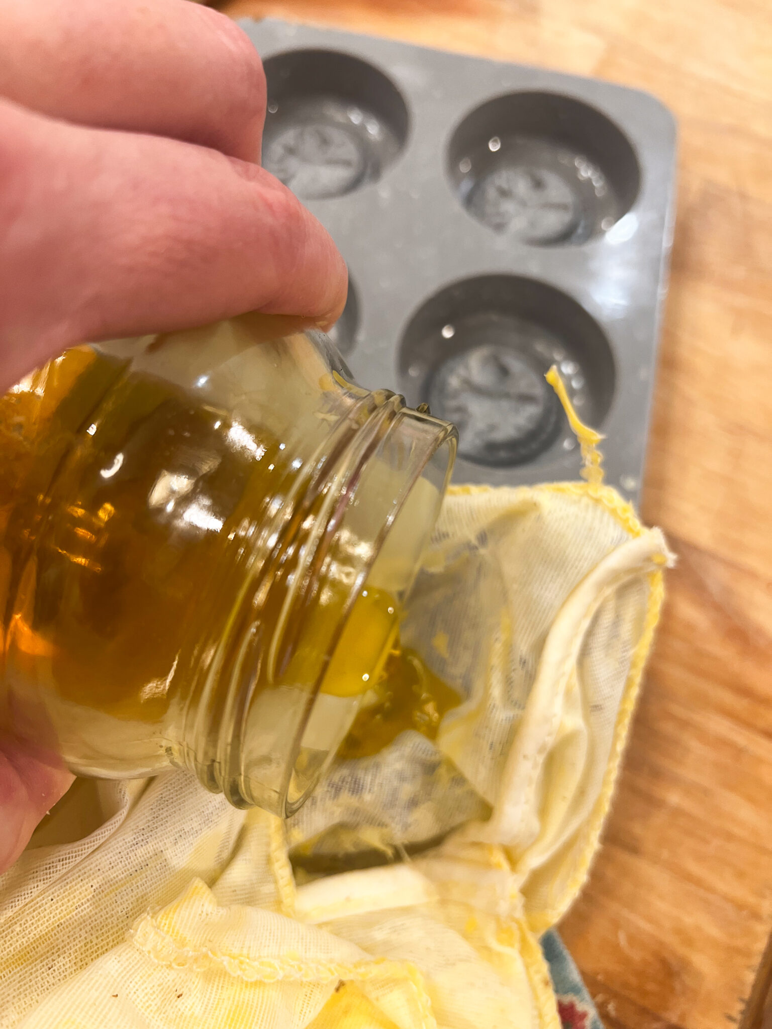 How to Render Beeswax at Home Step-by-Step - The Everyday Farmhouse